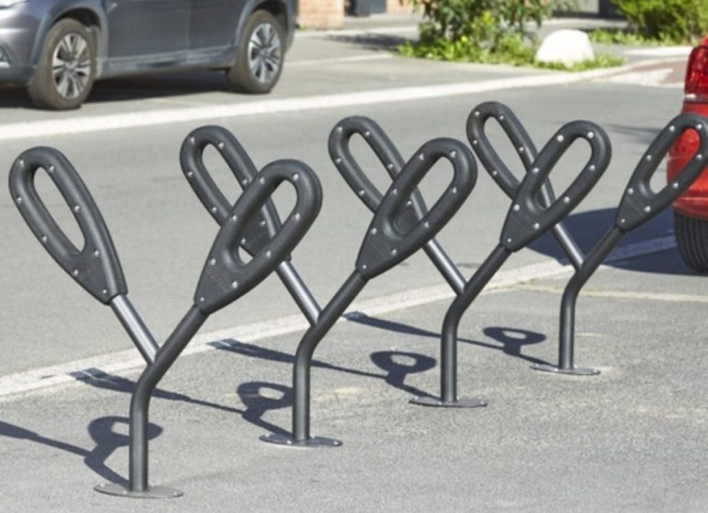 Stöng í gólf/loft – 2 hjól – Örninn